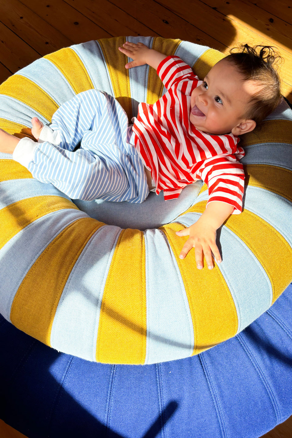 FLOAT, LARGE, DARK BLUE – Studio About ApS